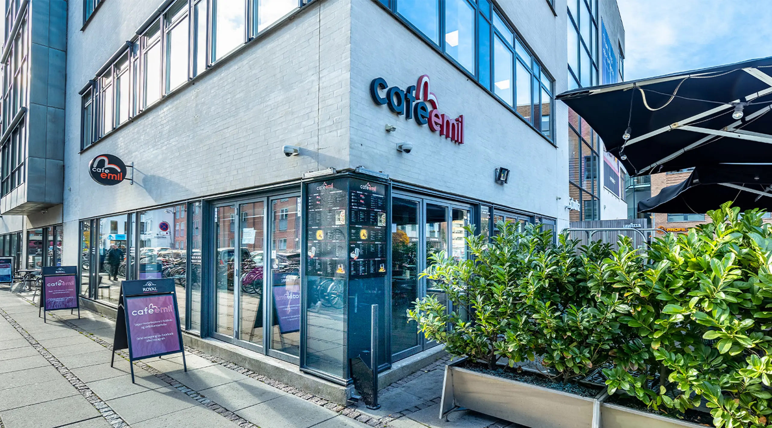 Café Emil i Valby - Prøv caféens lækre menukort i dag